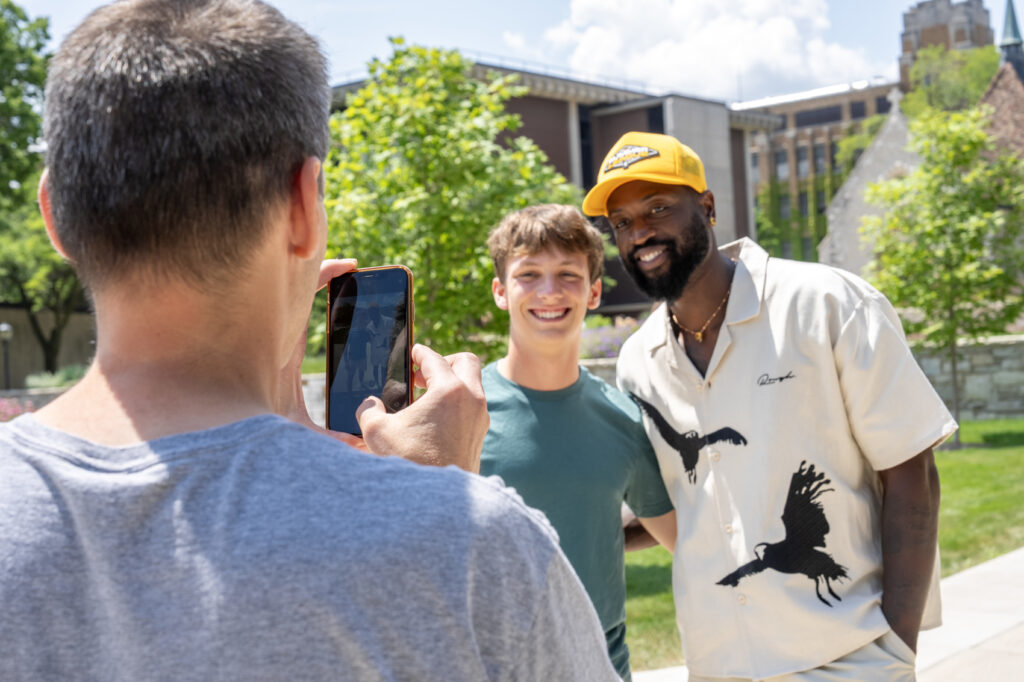 Photo gallery: Dwyane Wade visits Tragil Wade-Johnson Summer Reading ...