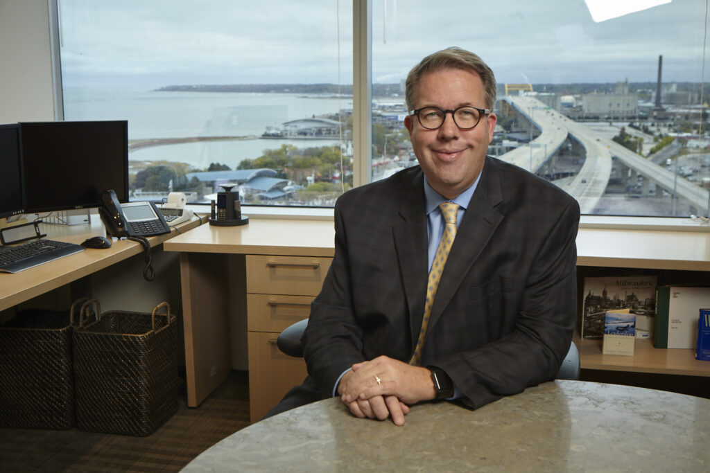 EMBA instructor David Bauer brings the boardroom to the classroom ...