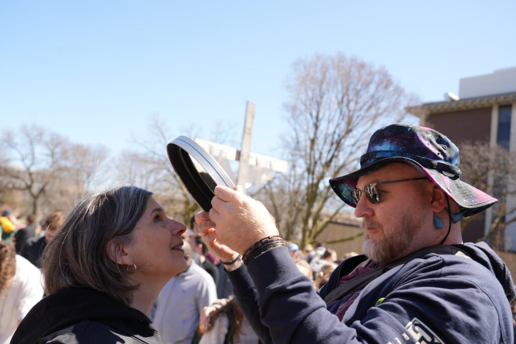Photo gallery: Solar eclipse on campus | Marquette Today