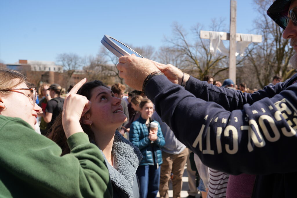 Photo gallery: Solar eclipse on campus | Marquette Today