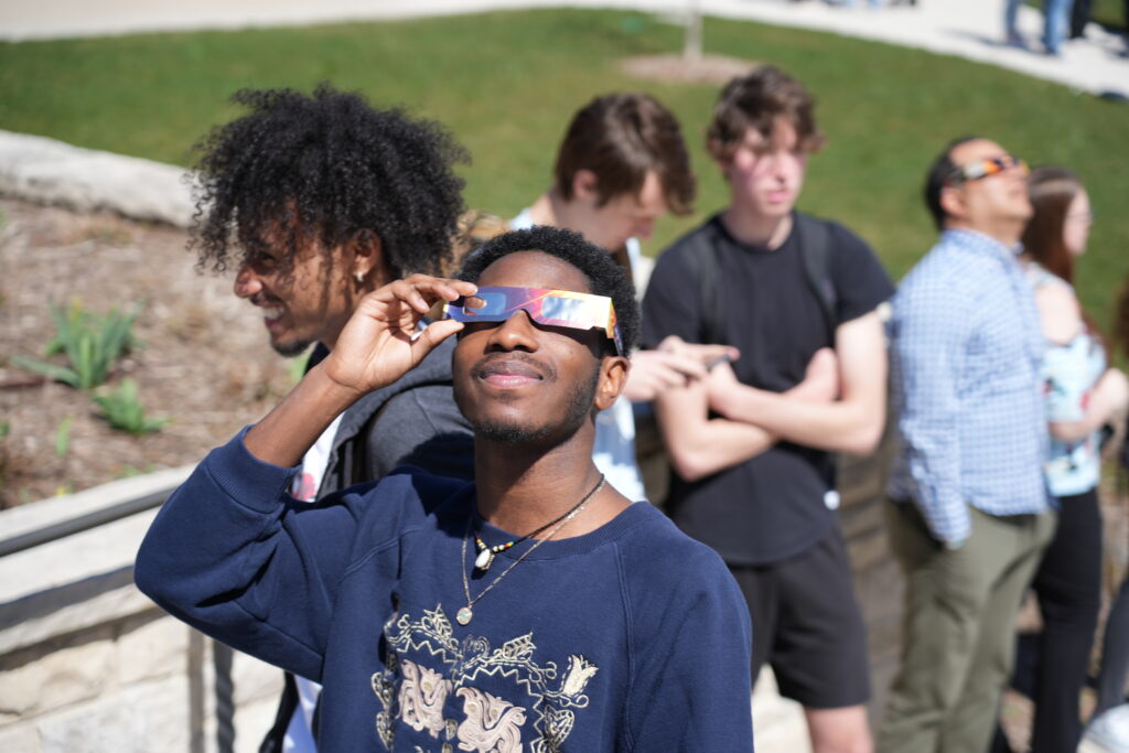 Photo gallery: Solar eclipse on campus | Marquette Today