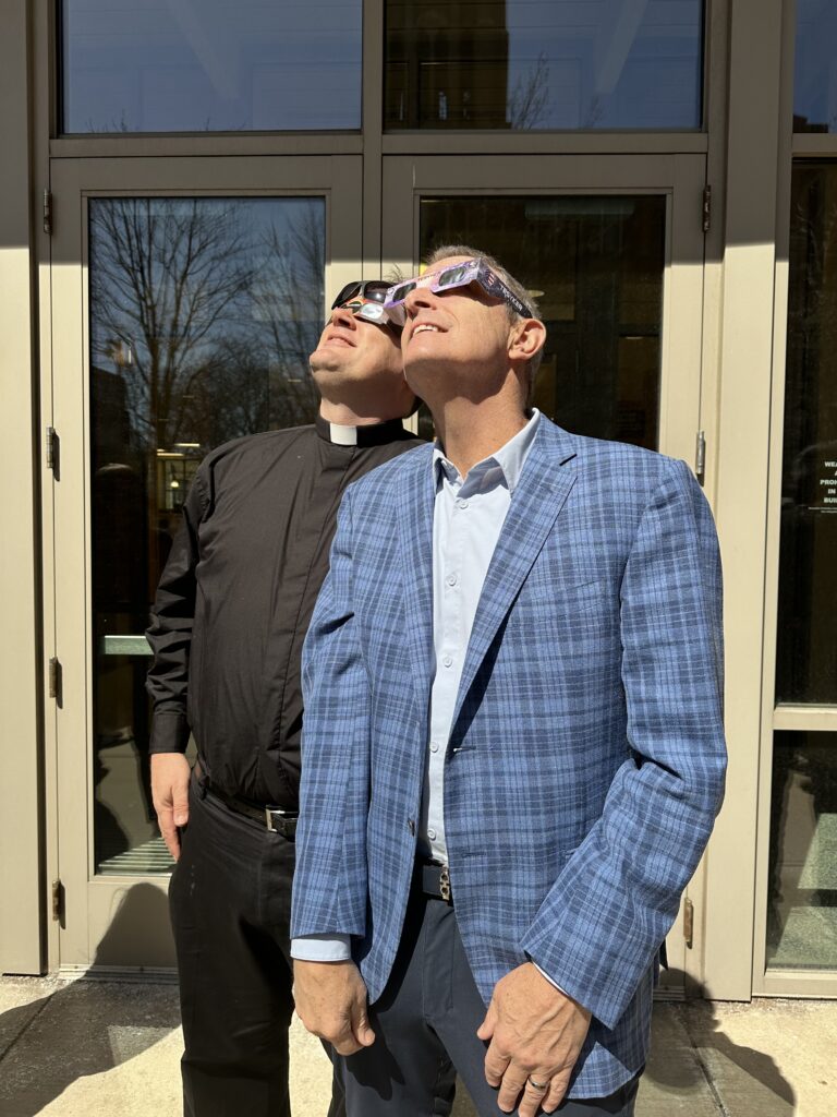 Photo gallery: Solar eclipse on campus | Marquette Today