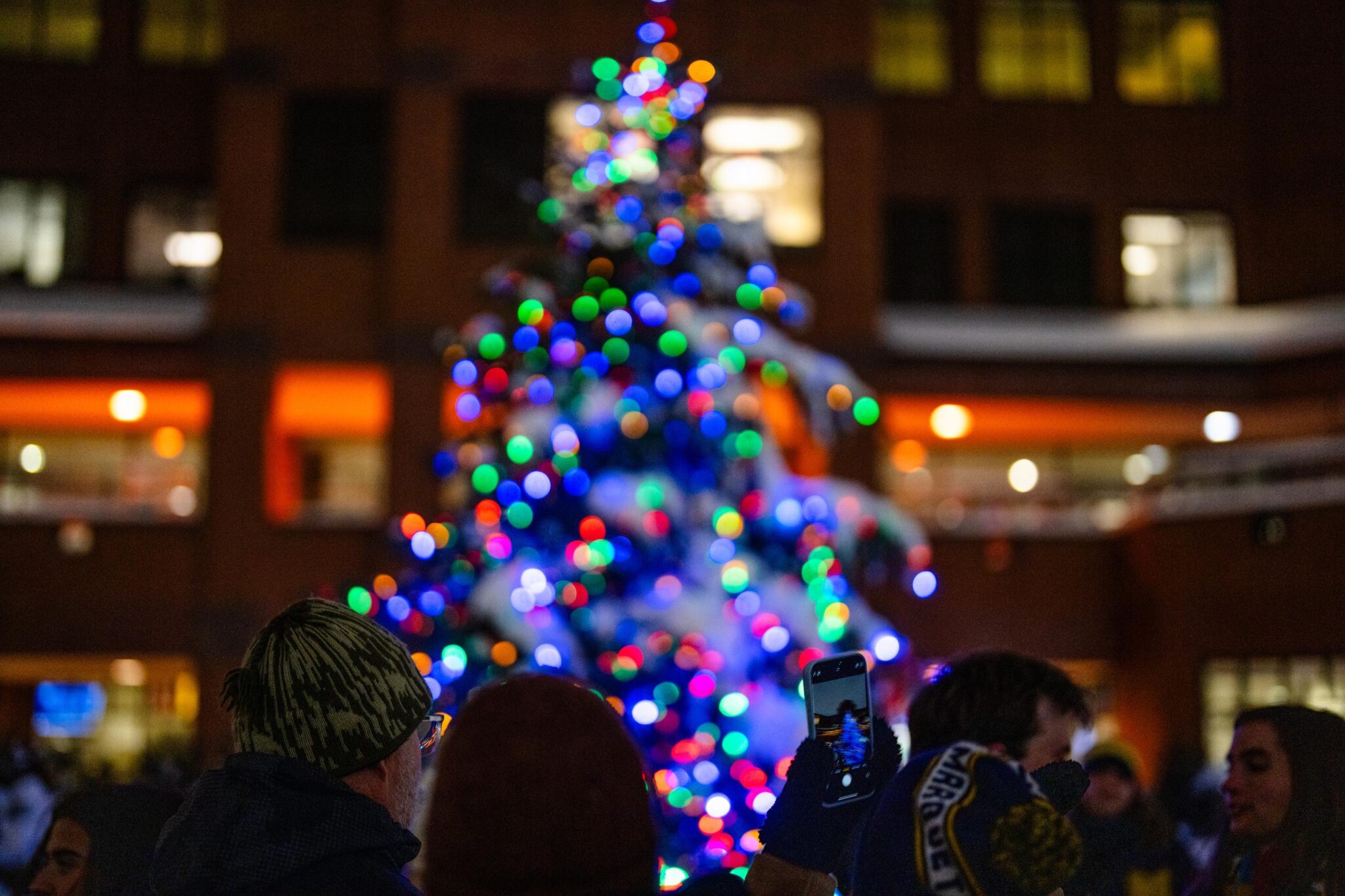 Marquette community gathers for annual Christmas tree lighting ...